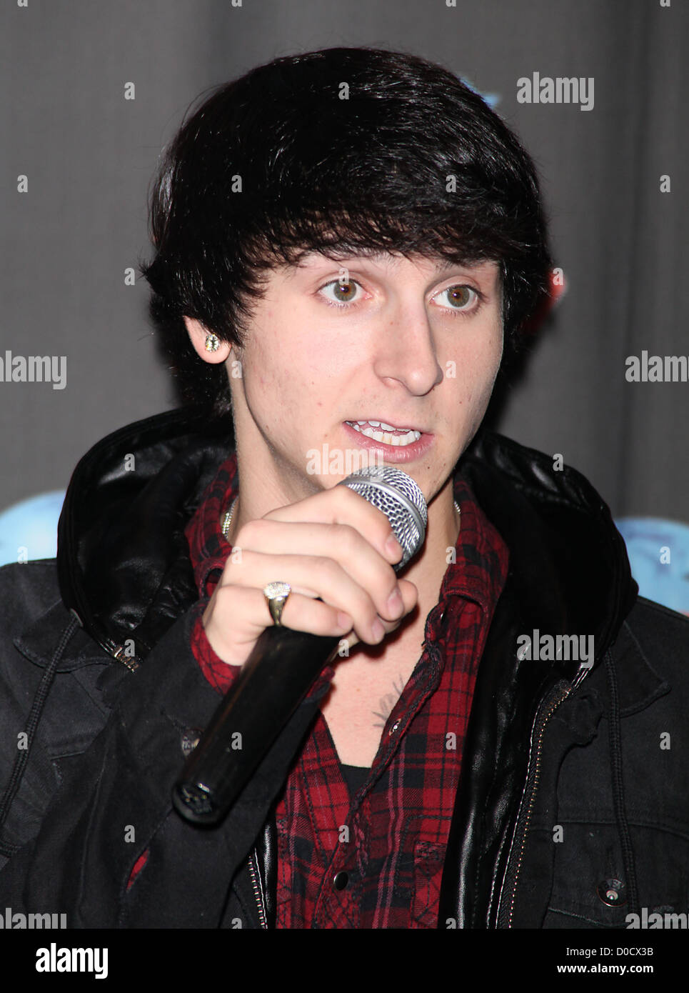Mitchel Musso promotes his new album 'Brainstorm' with a fan ...