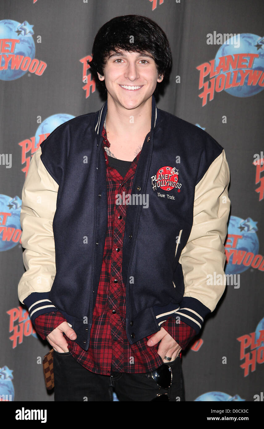 Mitchel Musso promotes his new album 'Brainstorm' with a fan ...