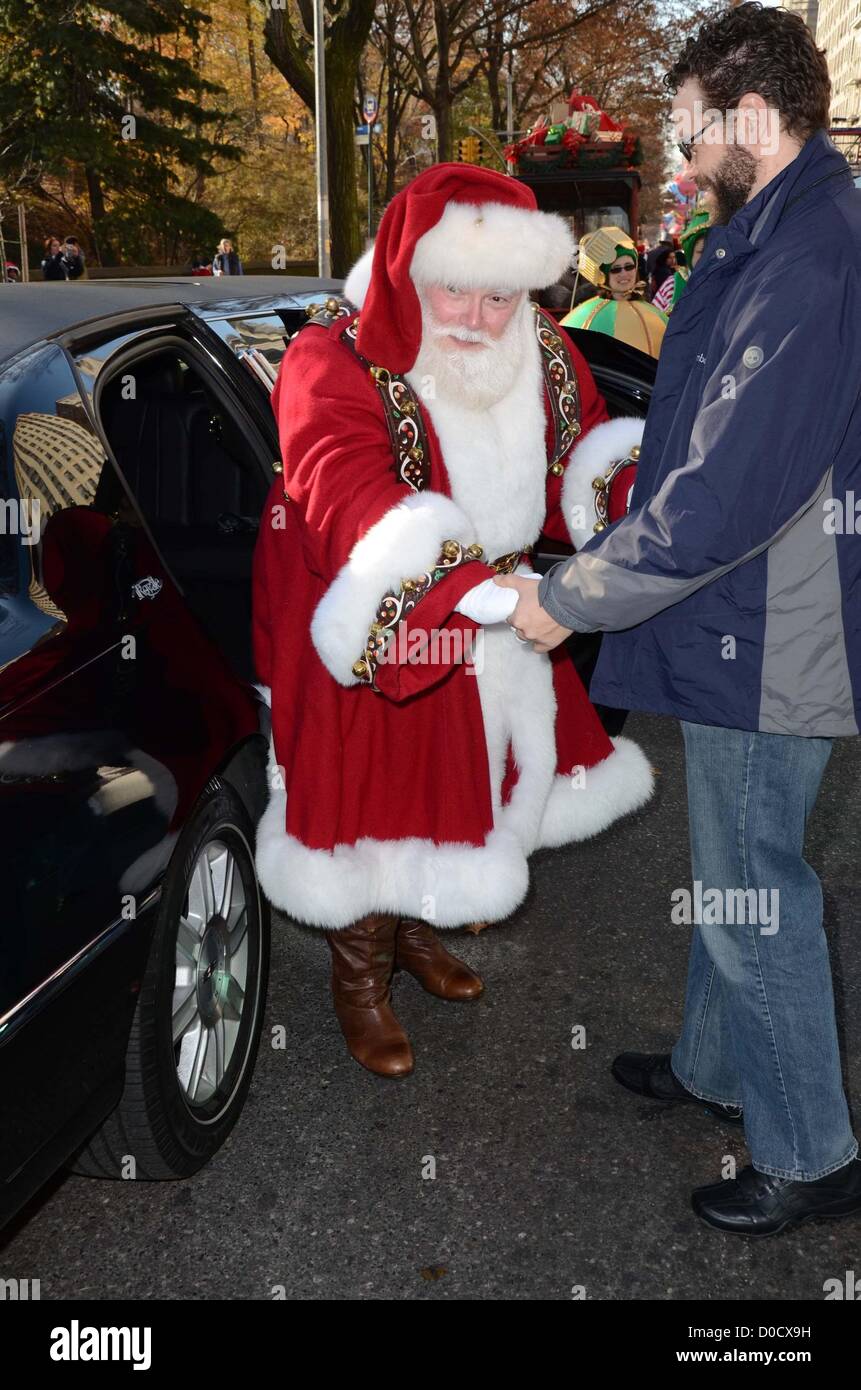 Thanksgiving parade macy's santa hi-res stock photography and images ...