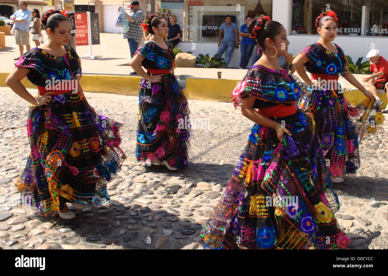 Girls parade mexico hi-res stock photography and images - Alamy