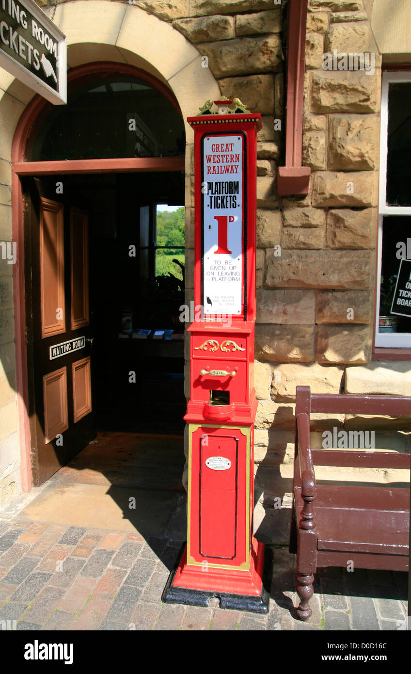 Platform Ticket Machine High Resolution Stock Photography and Images ...