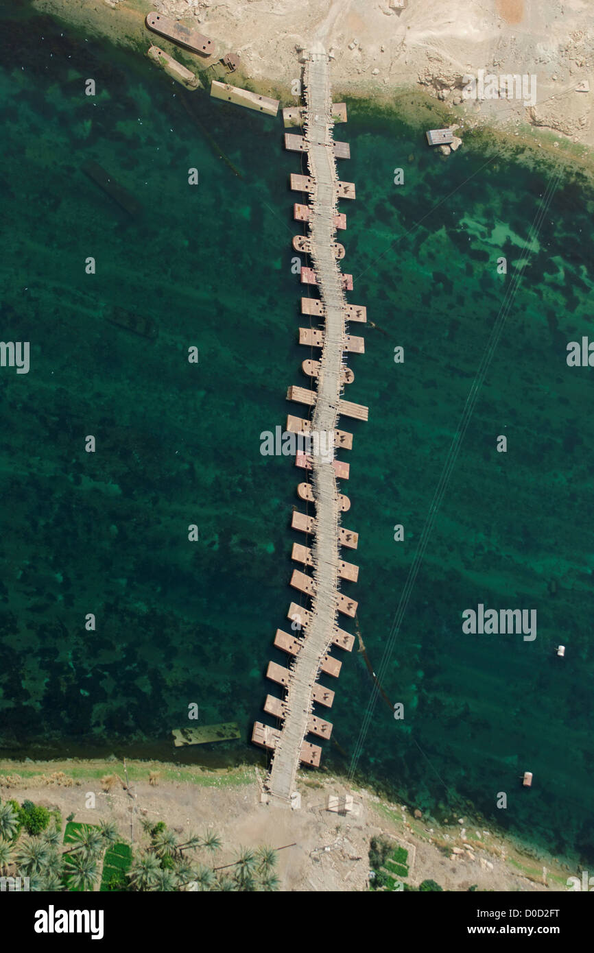 Pontoon bridge hi-res stock photography and images - Alamy