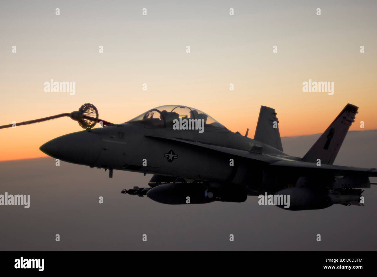 Mid air refueling hi-res stock photography and images - Alamy
