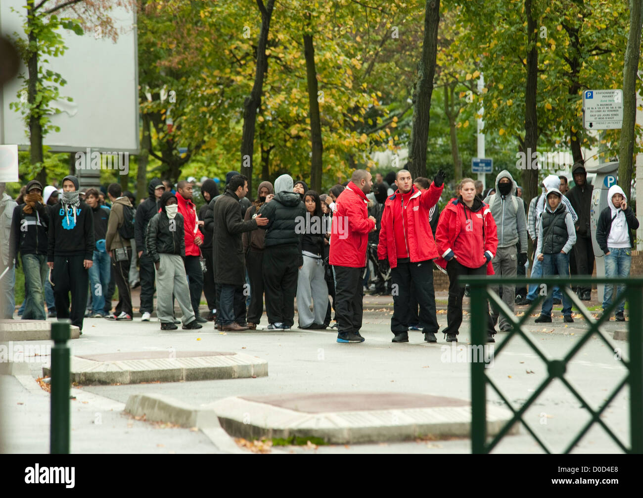 A protest against the pension reform turns into a riot in the French ...