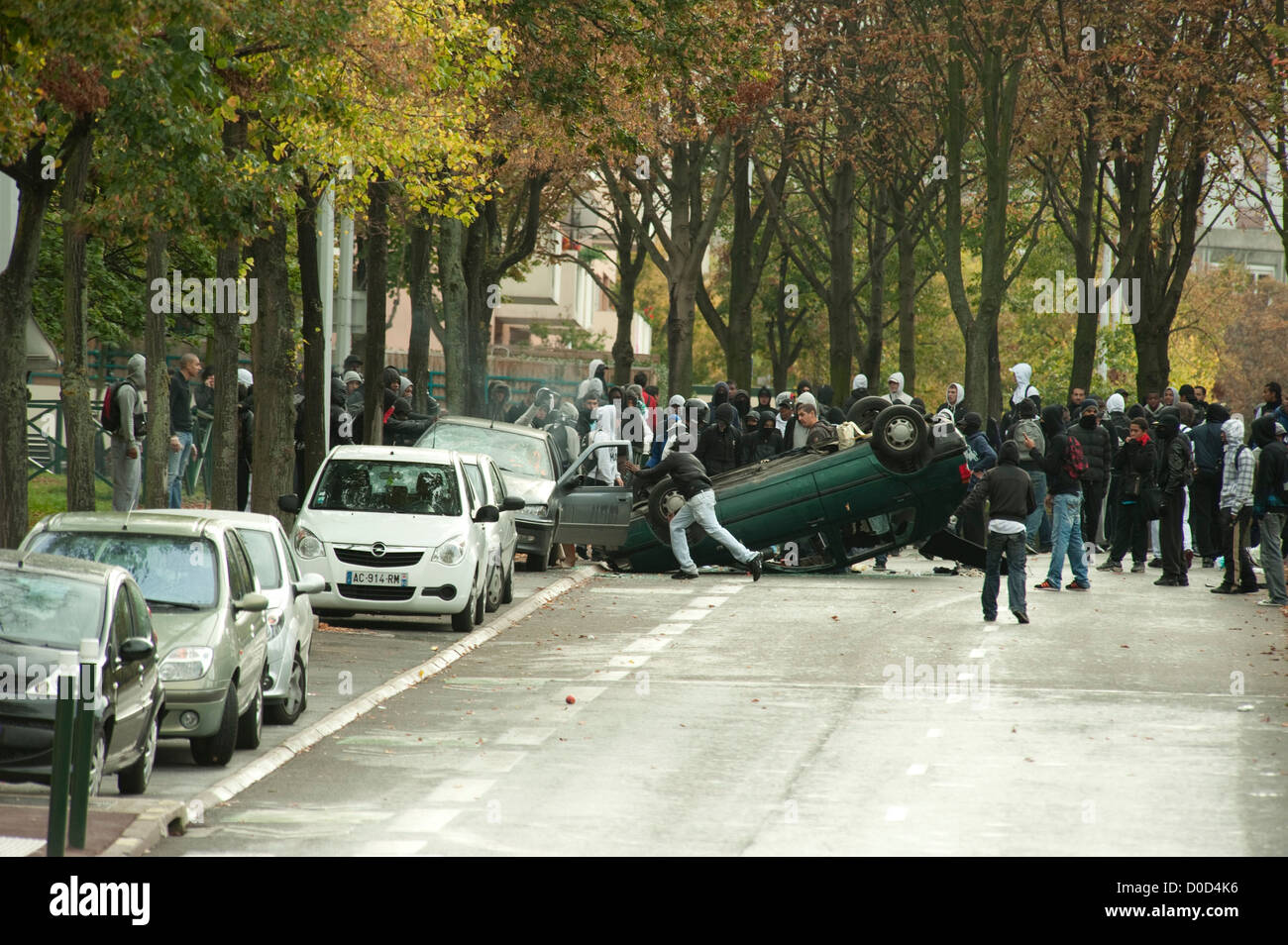 A protest against the pension reform turns into a riot in the French ...