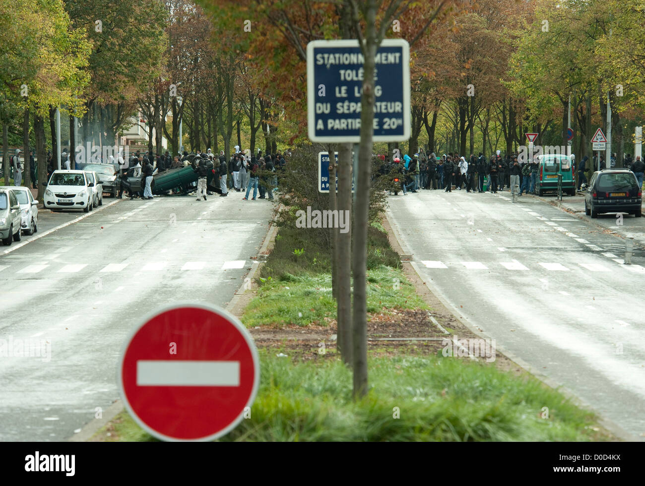A protest against the pension reform turns into a riot in the French ...