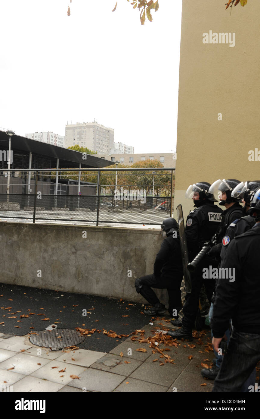 A protest against the pension reform turns into a riot in the French ...