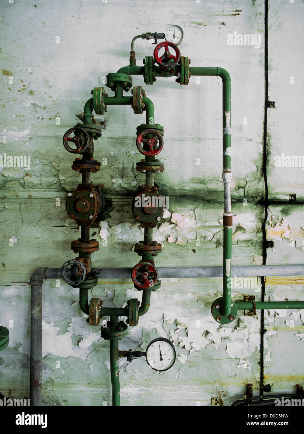 Piping and Valves Deep Inside Iraq's Haditha Dam Stock Photo - Alamy