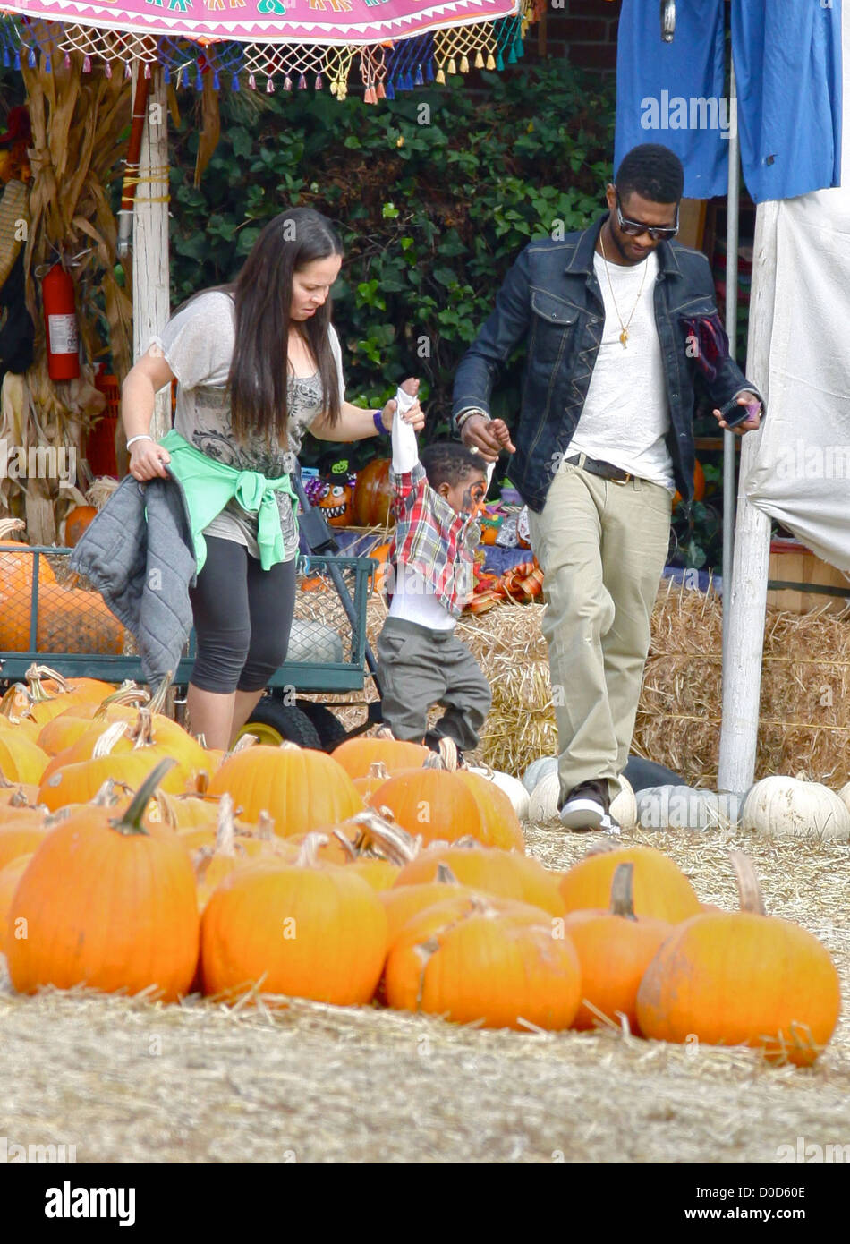 R&B singer Usher Raymond celebrated his birthday to take his son, Usher ...