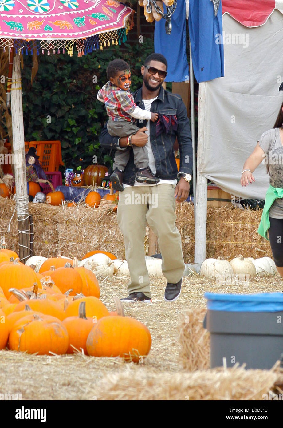 R&B singer Usher Raymond celebrated his birthday to take his son, Usher ...