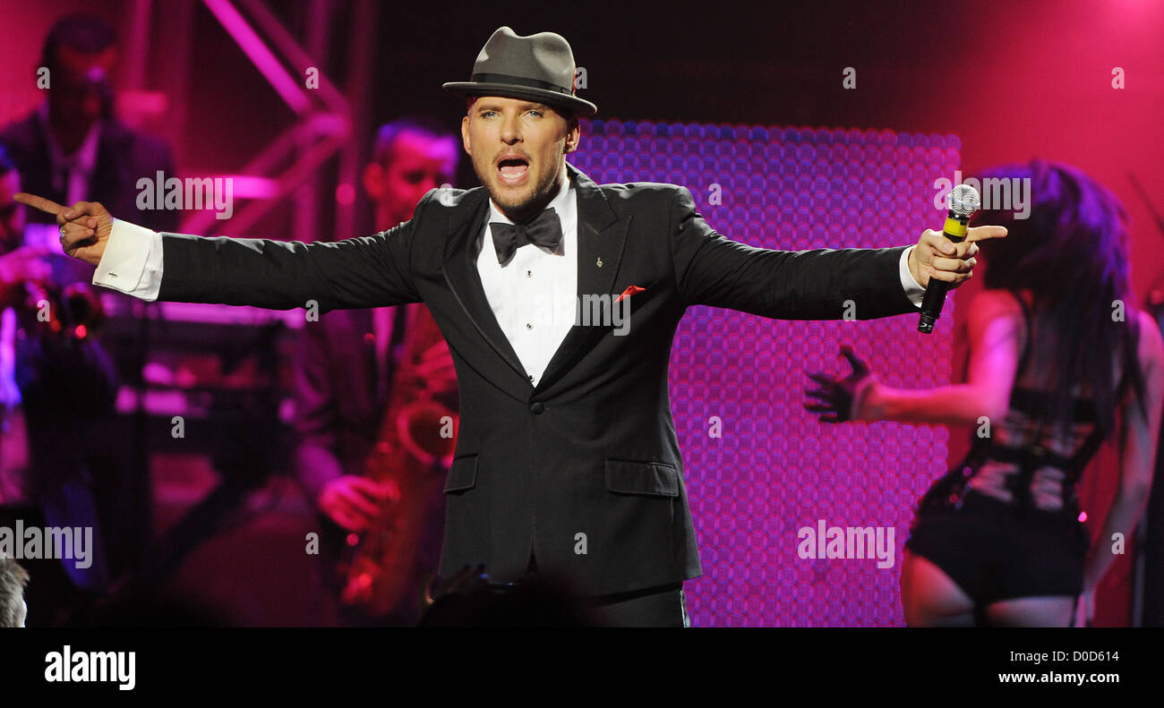 Matt Goss performing at The Royal Albert Hall London, England - 19.10. ...
