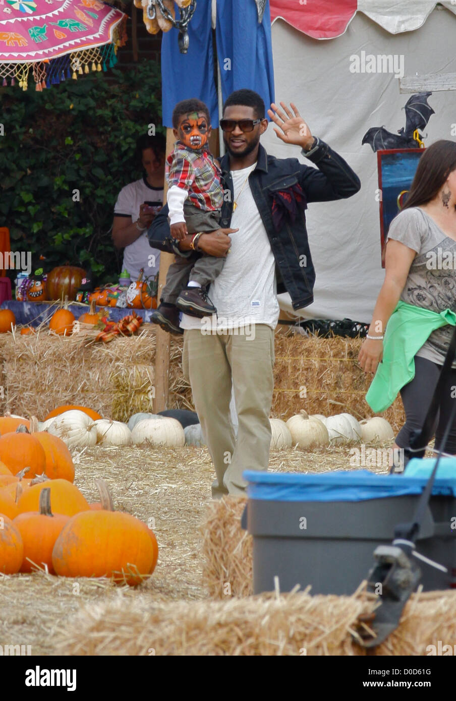 R&B singer Usher Raymond celebrated his birthday to take his son, Usher ...