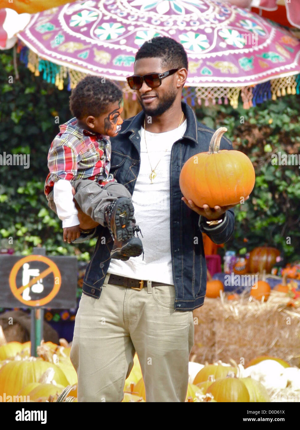 R&B singer Usher Raymond celebrated his birthday to take his son, Usher ...