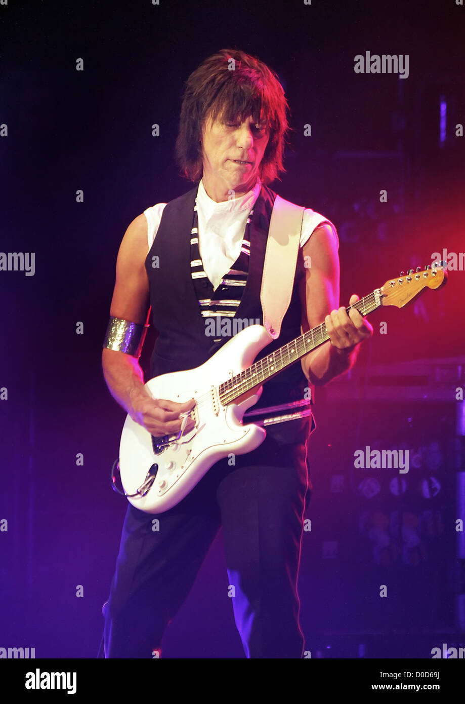 Jeff Beck Performing High Resolution Stock Photography and Images - Alamy