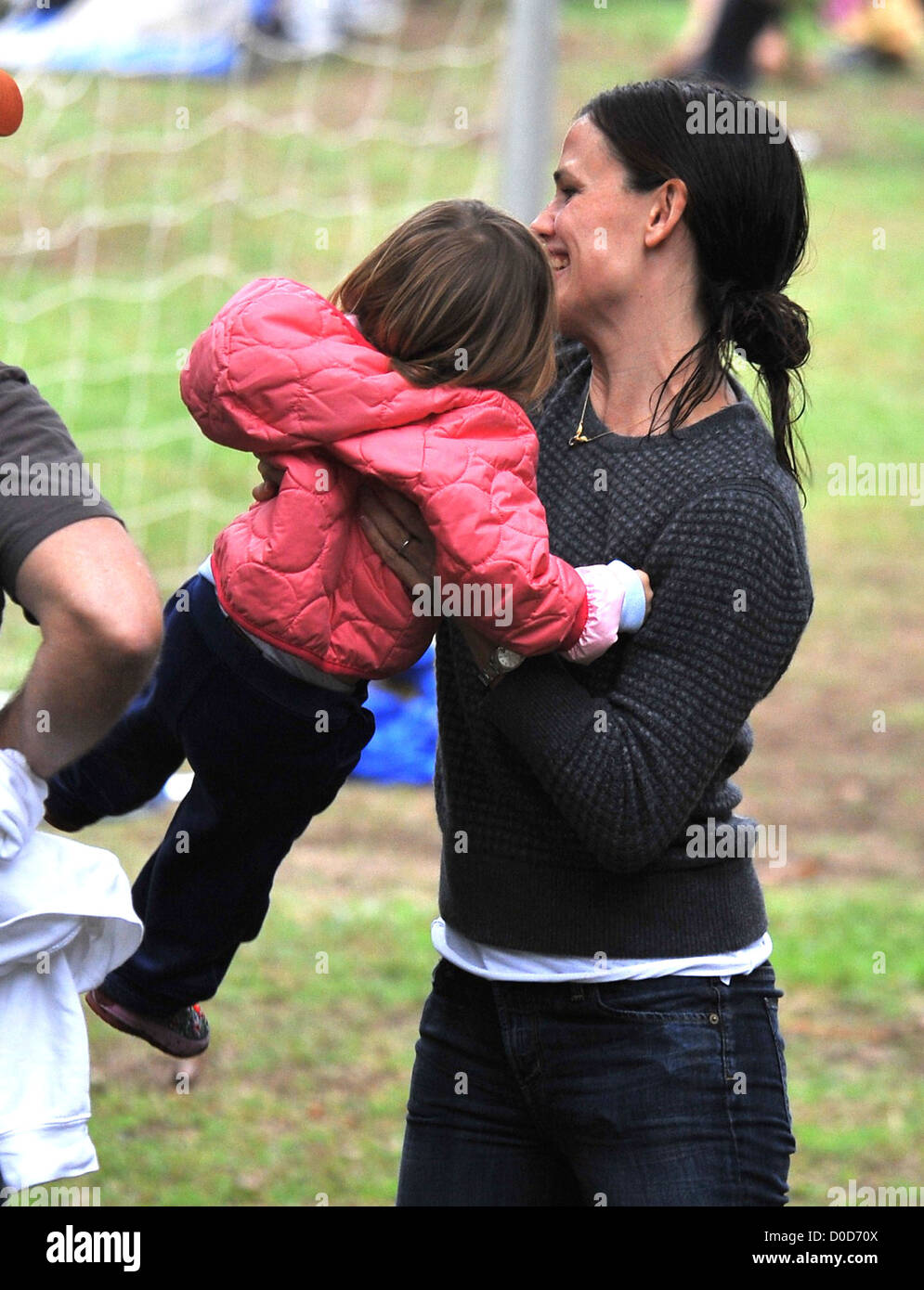 Jennifer Garner at soccer practice with her daughter Seraphina Los ...