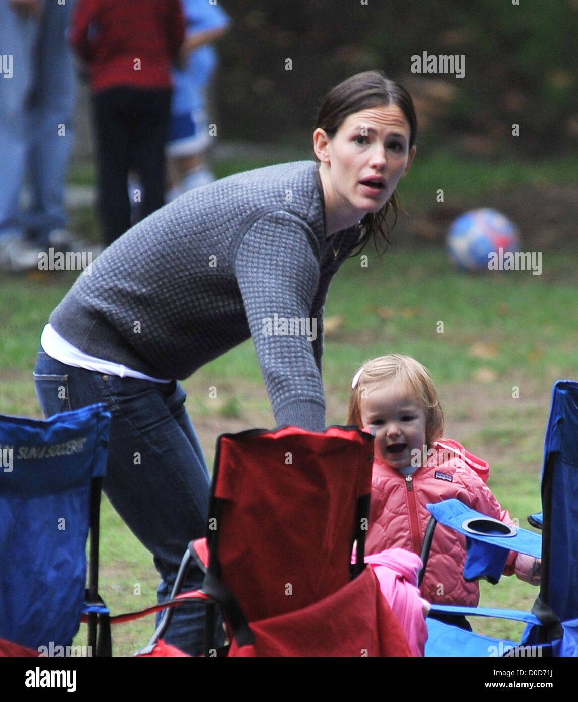Jennifer Garner at soccer practice with her daughter Seraphina Los ...