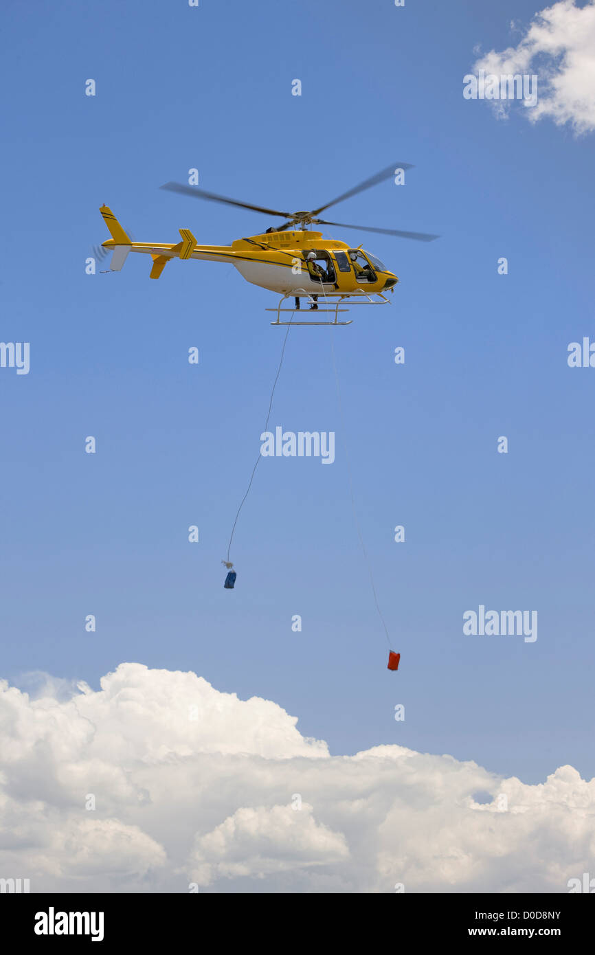 Rappelling and helicopter hi-res stock photography and images - Alamy