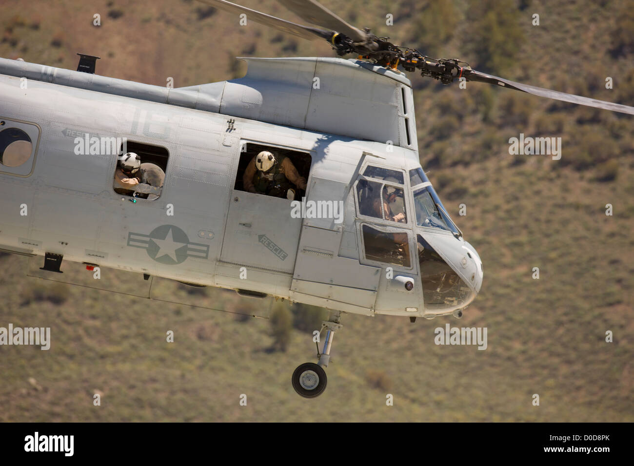 CH-46 Sea Knight Helicopter Lifts Off Stock Photo - Alamy