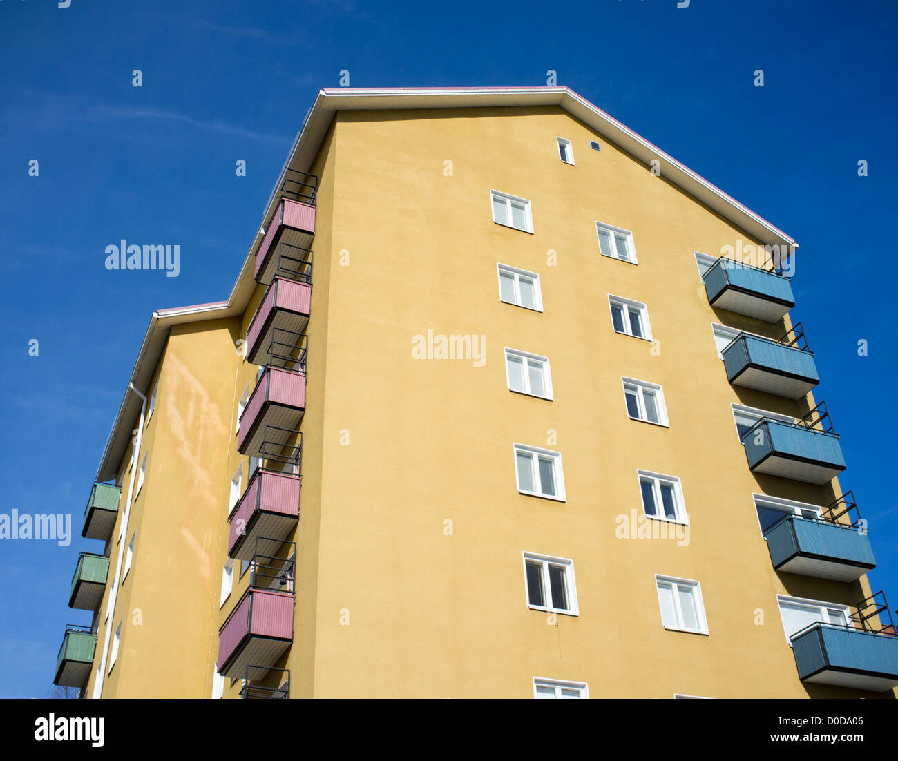 Old fashioned tenement block hi-res stock photography and images - Alamy