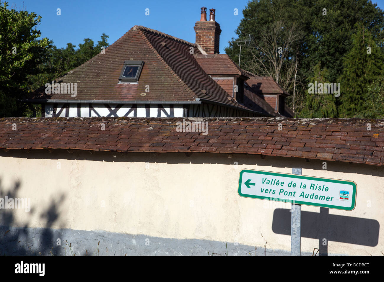SIGN FOR A TOURING CIRCUIT IN THE RISLE VALLEY HEADING TOWARDS PONT ...