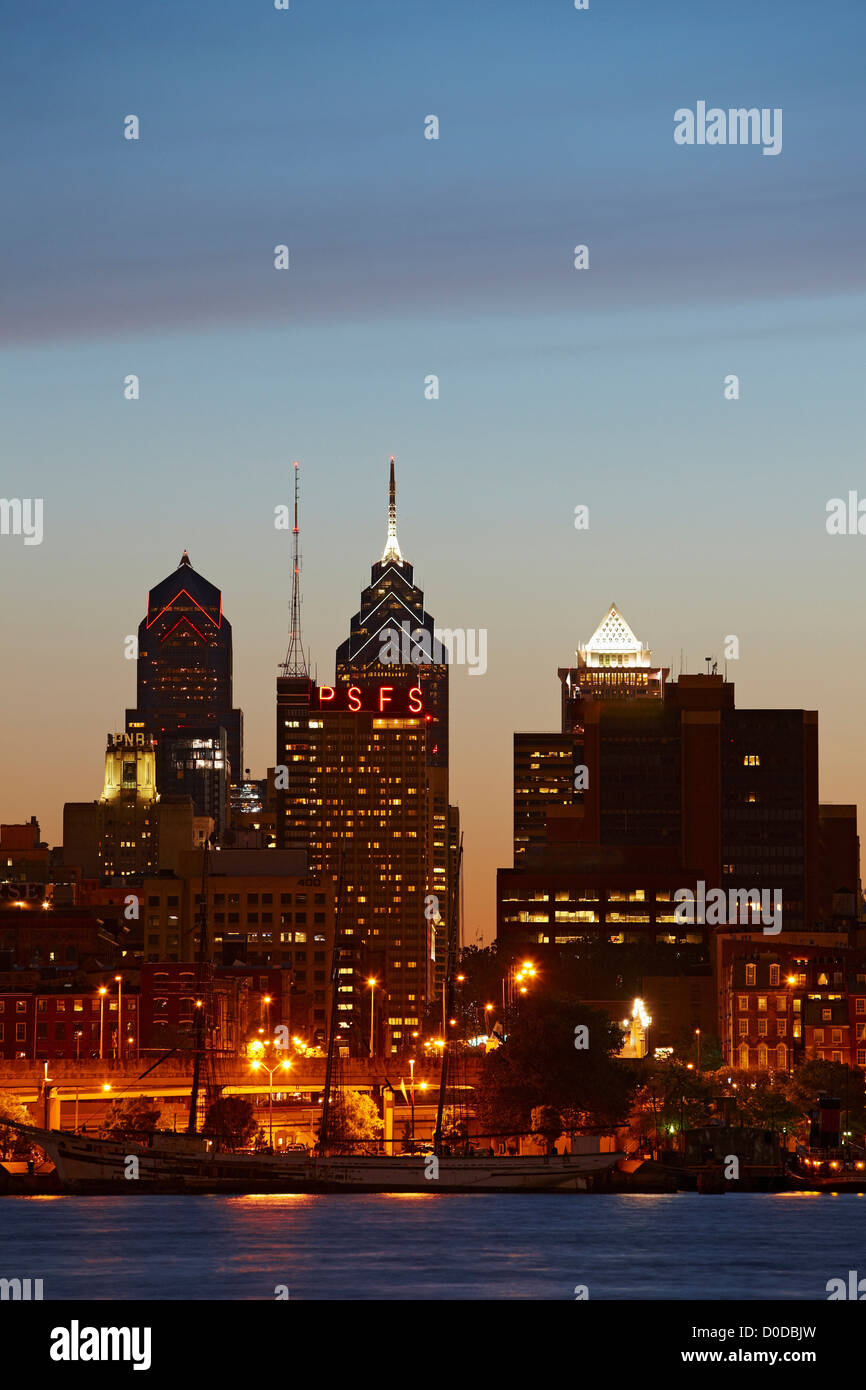 Iconic philadelphia building hi-res stock photography and images - Alamy