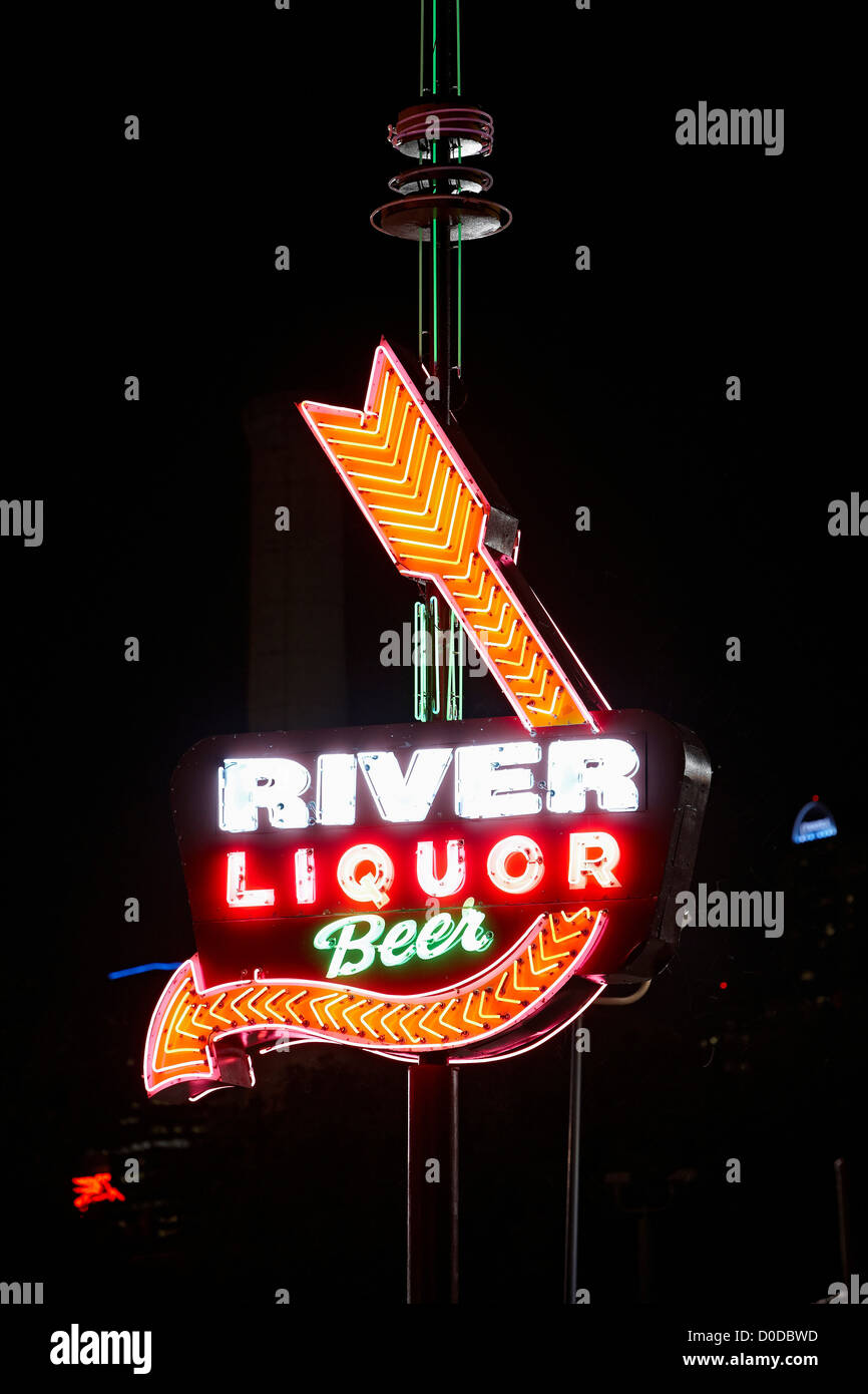 Neon Liquor and Beer Sign Stock Photo - Alamy