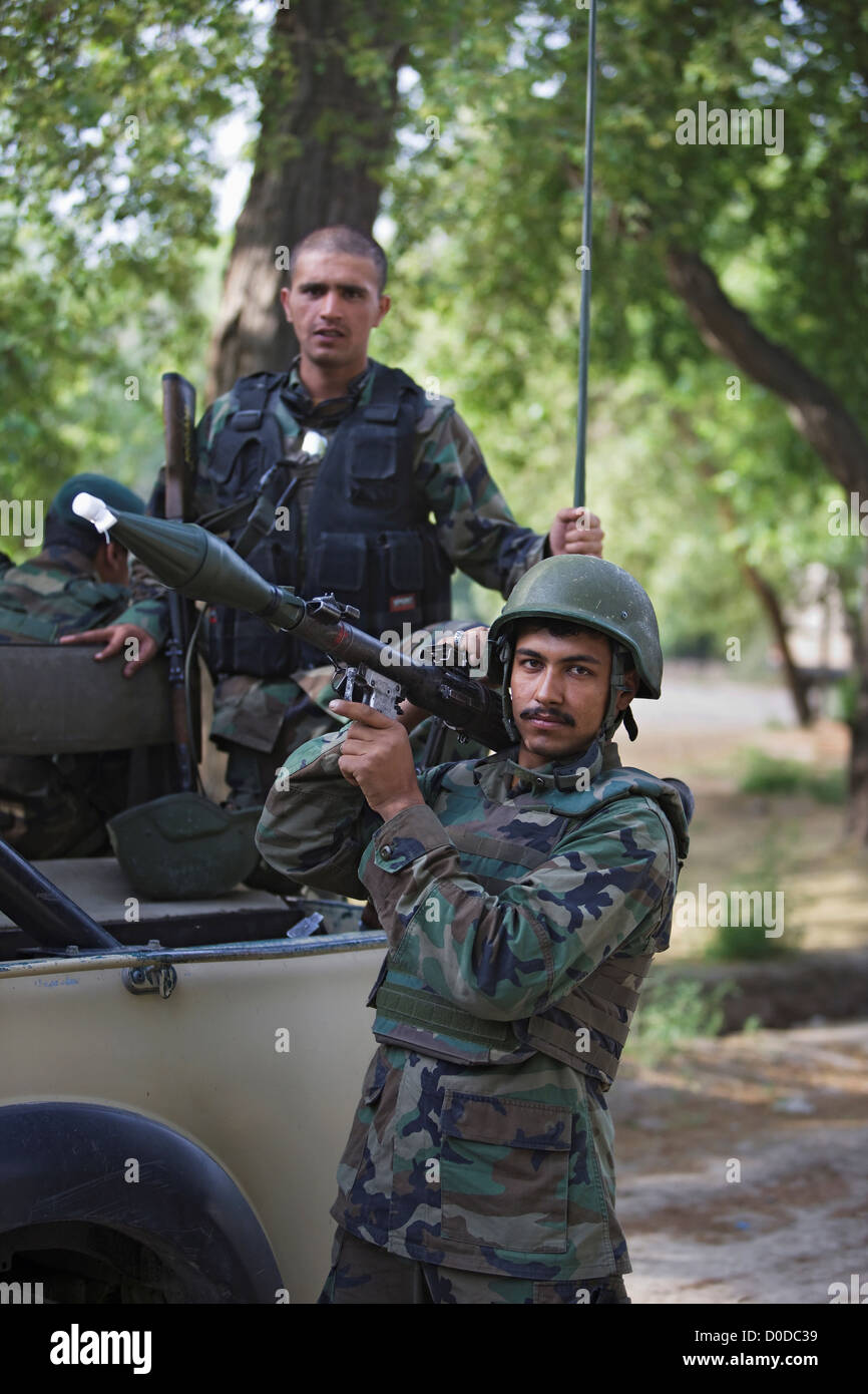 Soldier with rocket launcher hi-res stock photography and images - Alamy