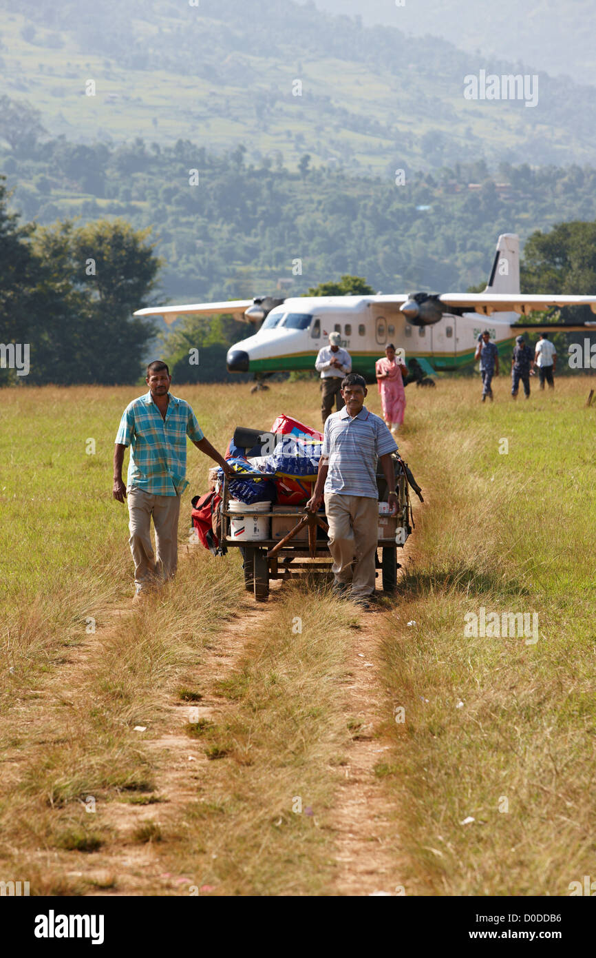 Passengers unloading luggage hi-res stock photography and images - Alamy
