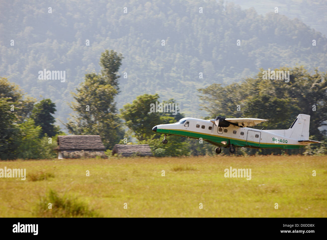 Passenger Aircraft Launching from Grass Runway Stock Photo - Alamy Passenger Aircraft Launching from Grass Runway Stock Photo - Alamy