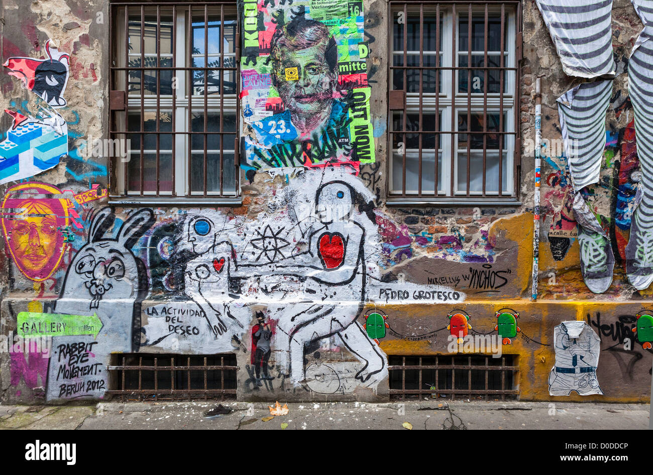 Artists graffiti colourful courtyard hi-res stock photography and ...