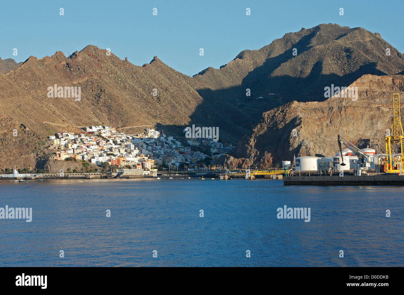 Port santa cruz de tenerife hi-res stock photography and images - Alamy