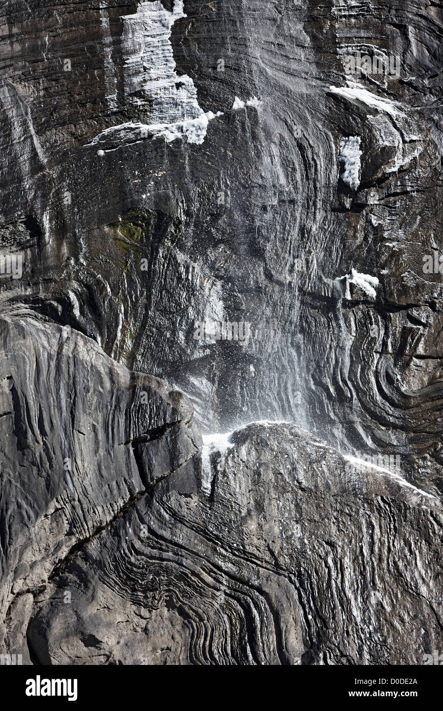 Pattern of ice fissures hi-res stock photography and images - Alamy