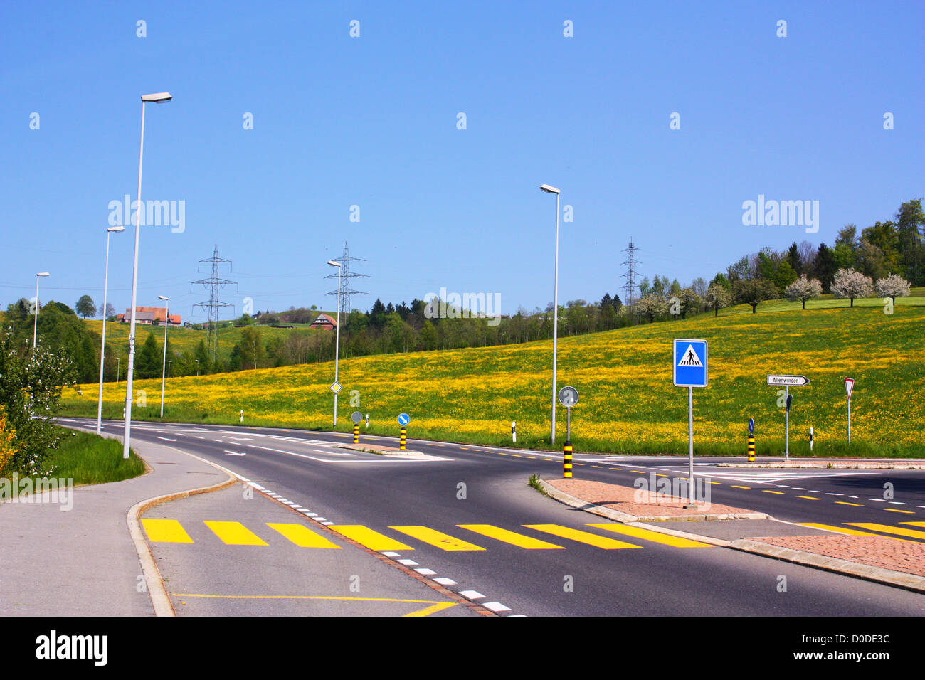 Yellow lines on street hi-res stock photography and images - Alamy