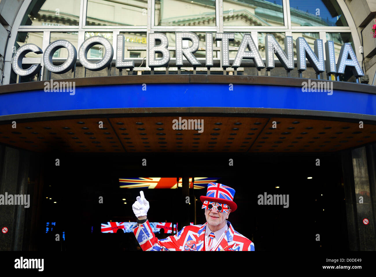 Man in union jack clothes hi-res stock photography and images - Alamy