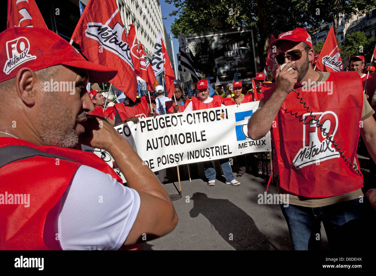 DEMONSTRATION PSA EMPLOYEES IN FRONT CORPORATION'S HEADQUARTERS AGAINST ...