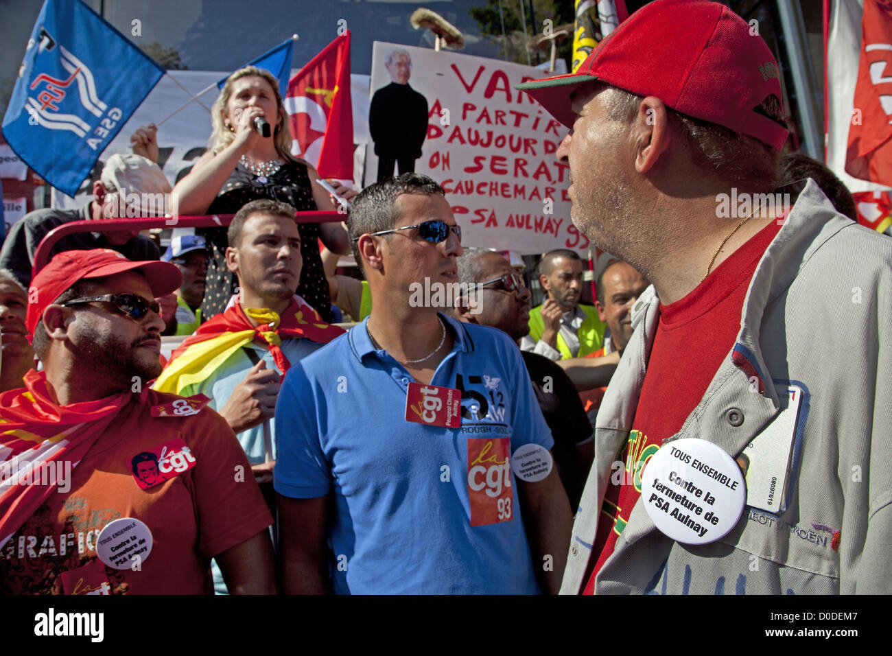 DEMONSTRATION PSA EMPLOYEES IN FRONT CORPORATION'S HEADQUARTERS AGAINST ...