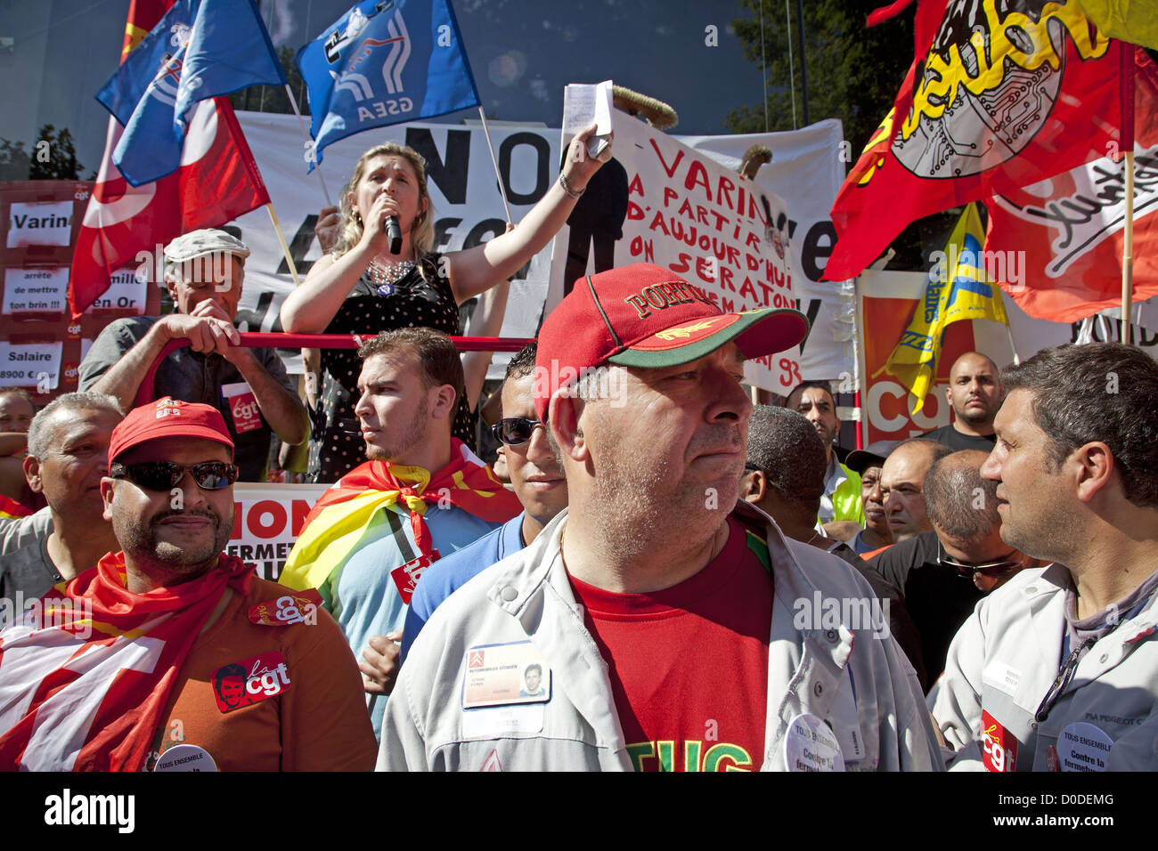 DEMONSTRATION PSA EMPLOYEES IN FRONT CORPORATION'S HEADQUARTERS AGAINST ...