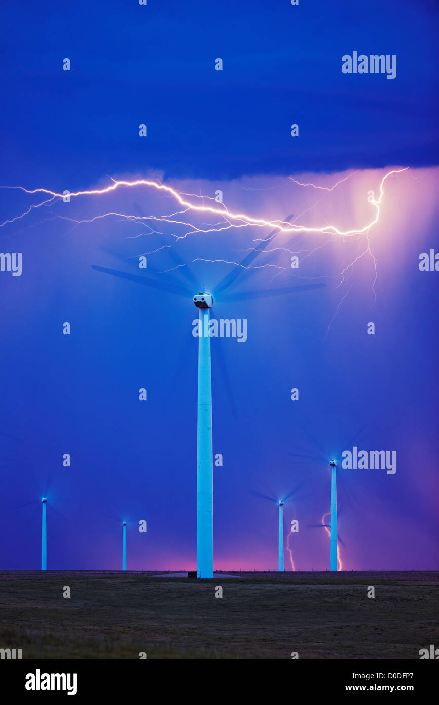 Severe thunderstorm unleashes lightning on a wind farm in Colorado ...