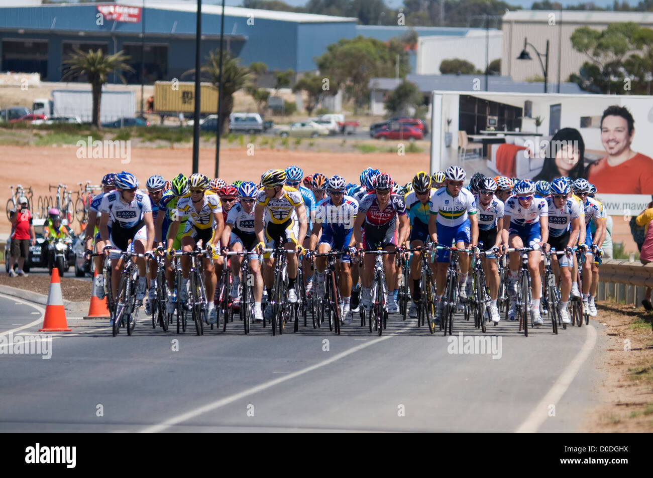 The pelaton during the 2009 Tour Down Under, Lance Armstrongs comeback ...