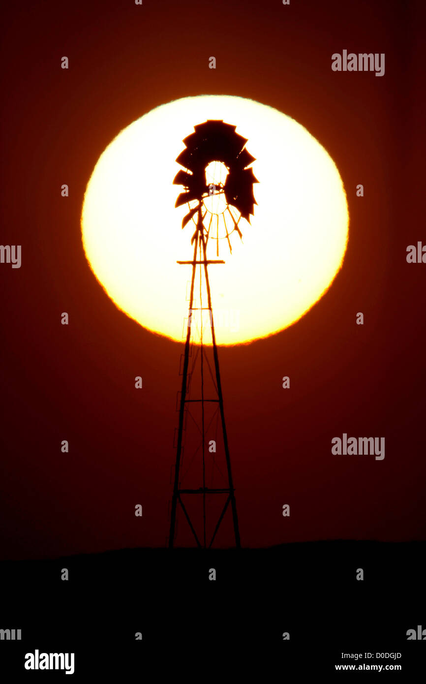 Setting sun silhouettes windmill on eastern plains of Colorado, USA ...