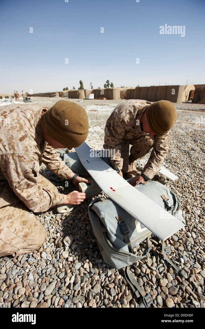 United States Marines assemble Aerovironment RQ-11 Raven-B unmanned ...