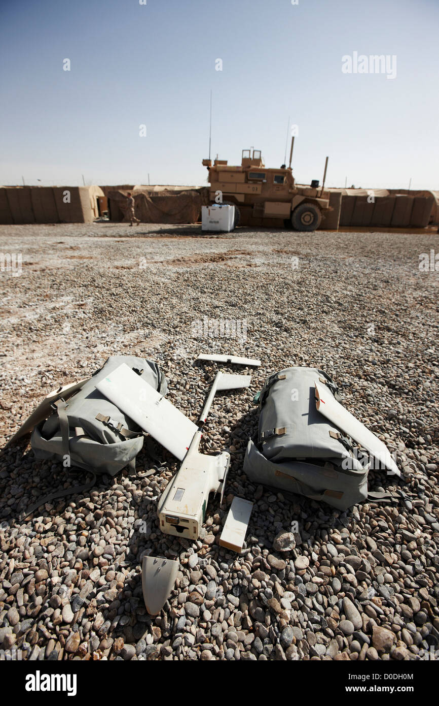 United States Marines assemble Aerovironment RQ-11 Raven-B unmanned ...