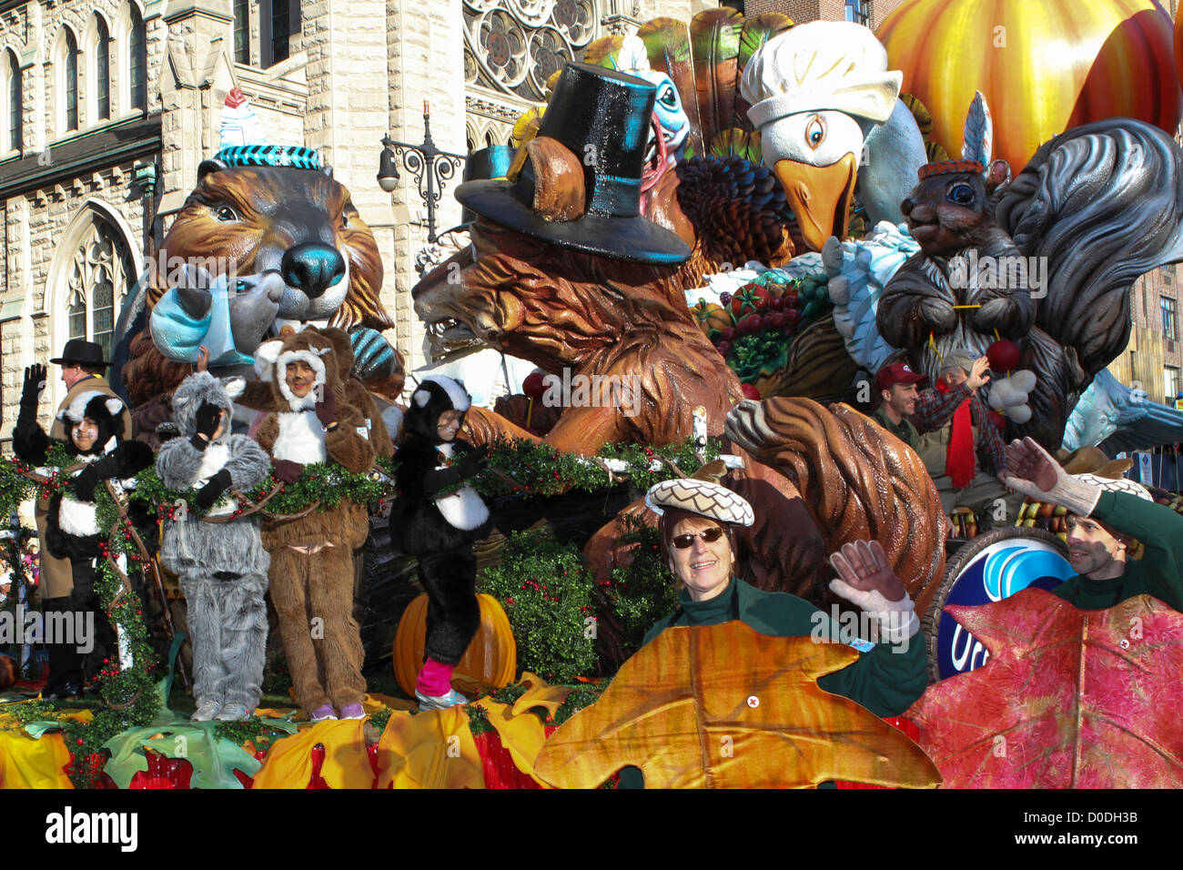Animals decorate the Ocean Spray float in Macy's Thanksgiving Day ...