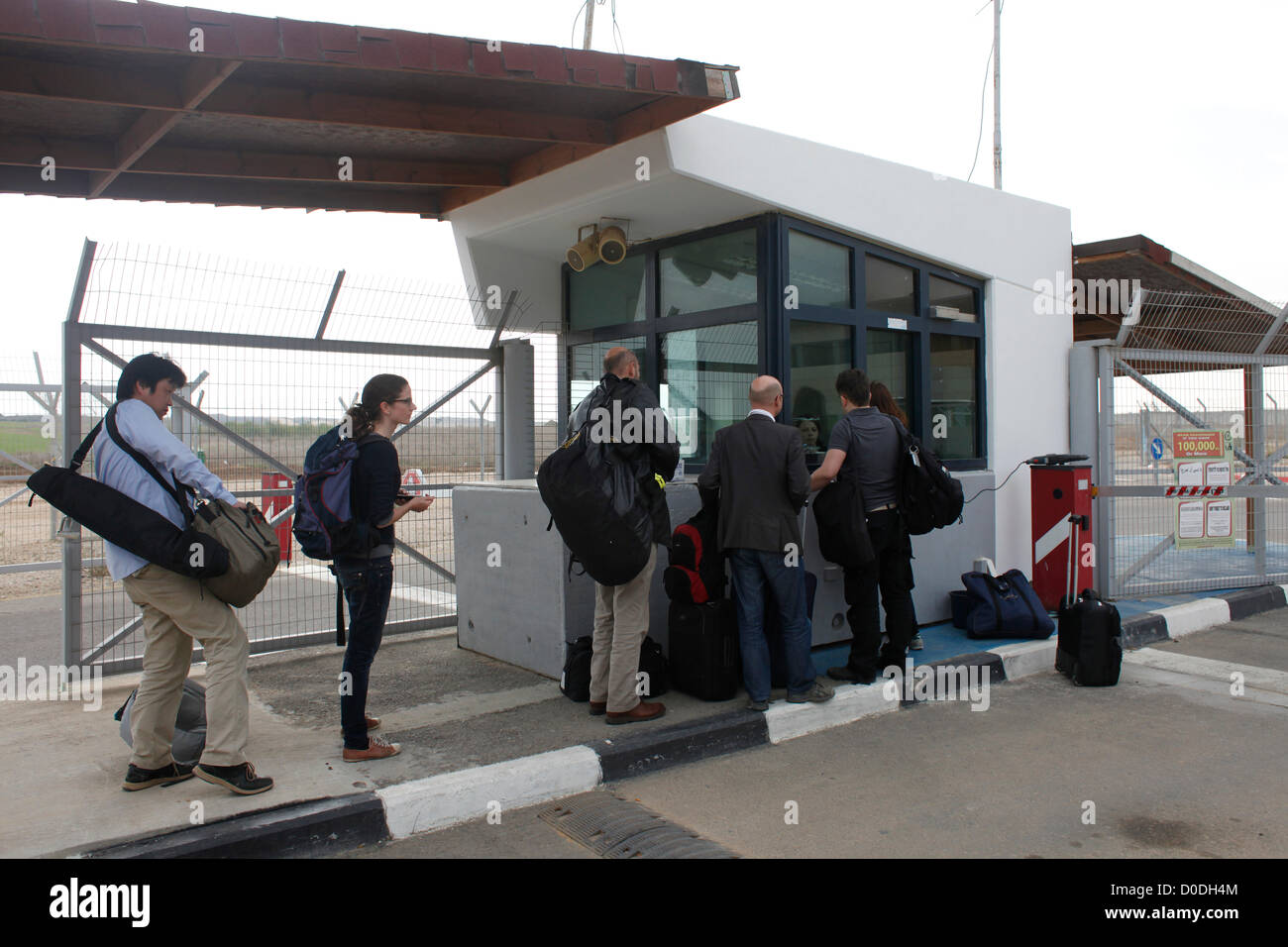 Foreign journalists on their way to Gaza enter the Erez border crossing ...