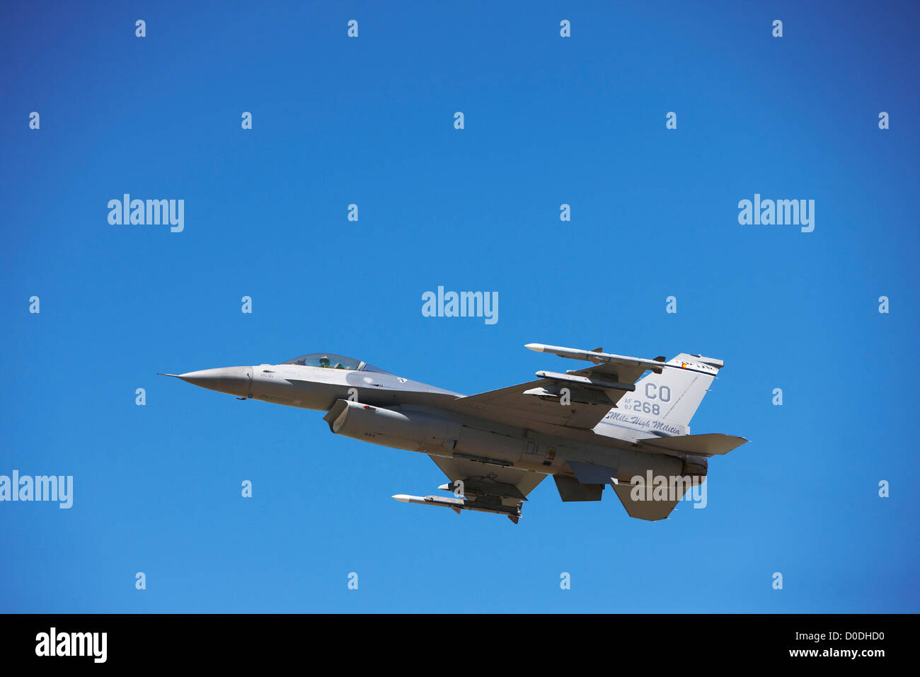F-16 in flight Stock Photo - Alamy