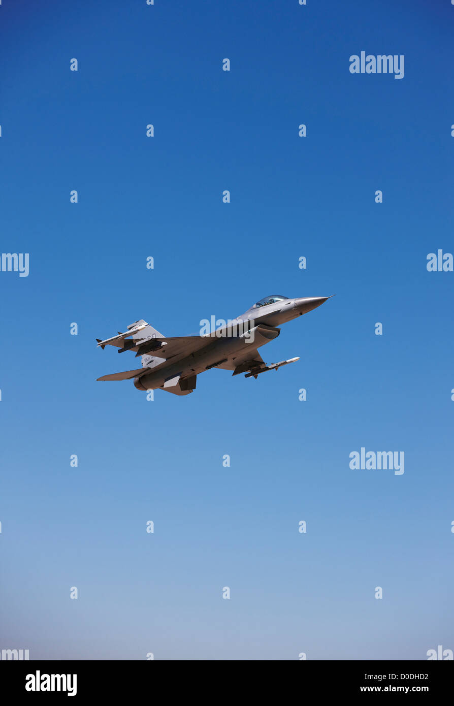 F-16 in flight Stock Photo - Alamy