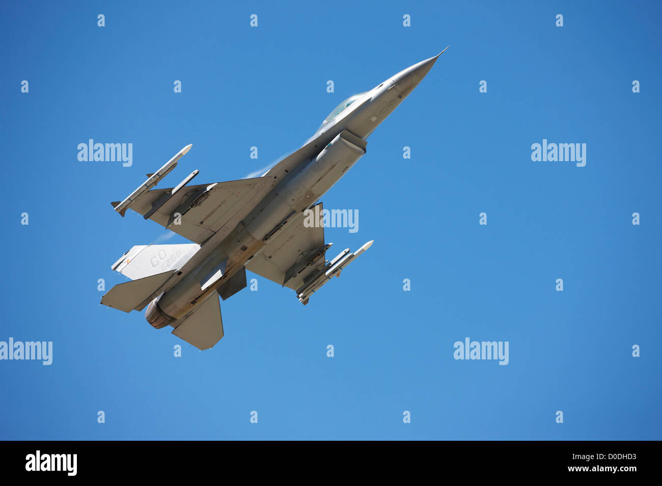 F-16 in flight Stock Photo - Alamy