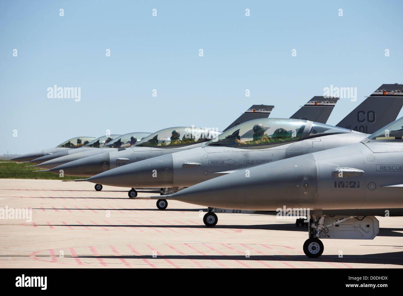 General dynamics f 16 fighting falcons hi-res stock photography and ...