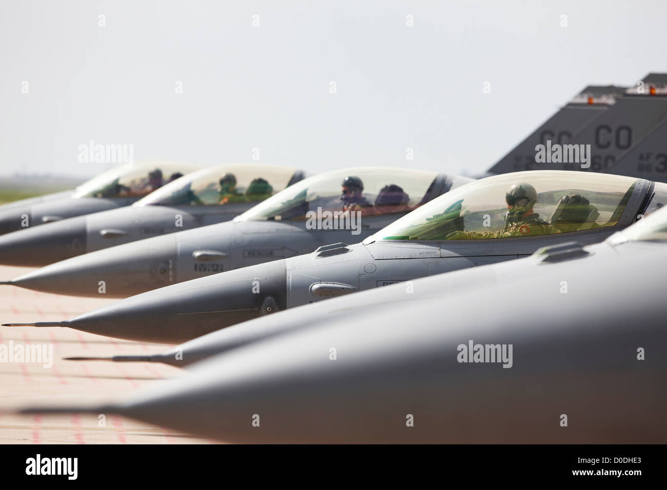 General dynamics f 16 fighting falcons hi-res stock photography and ...