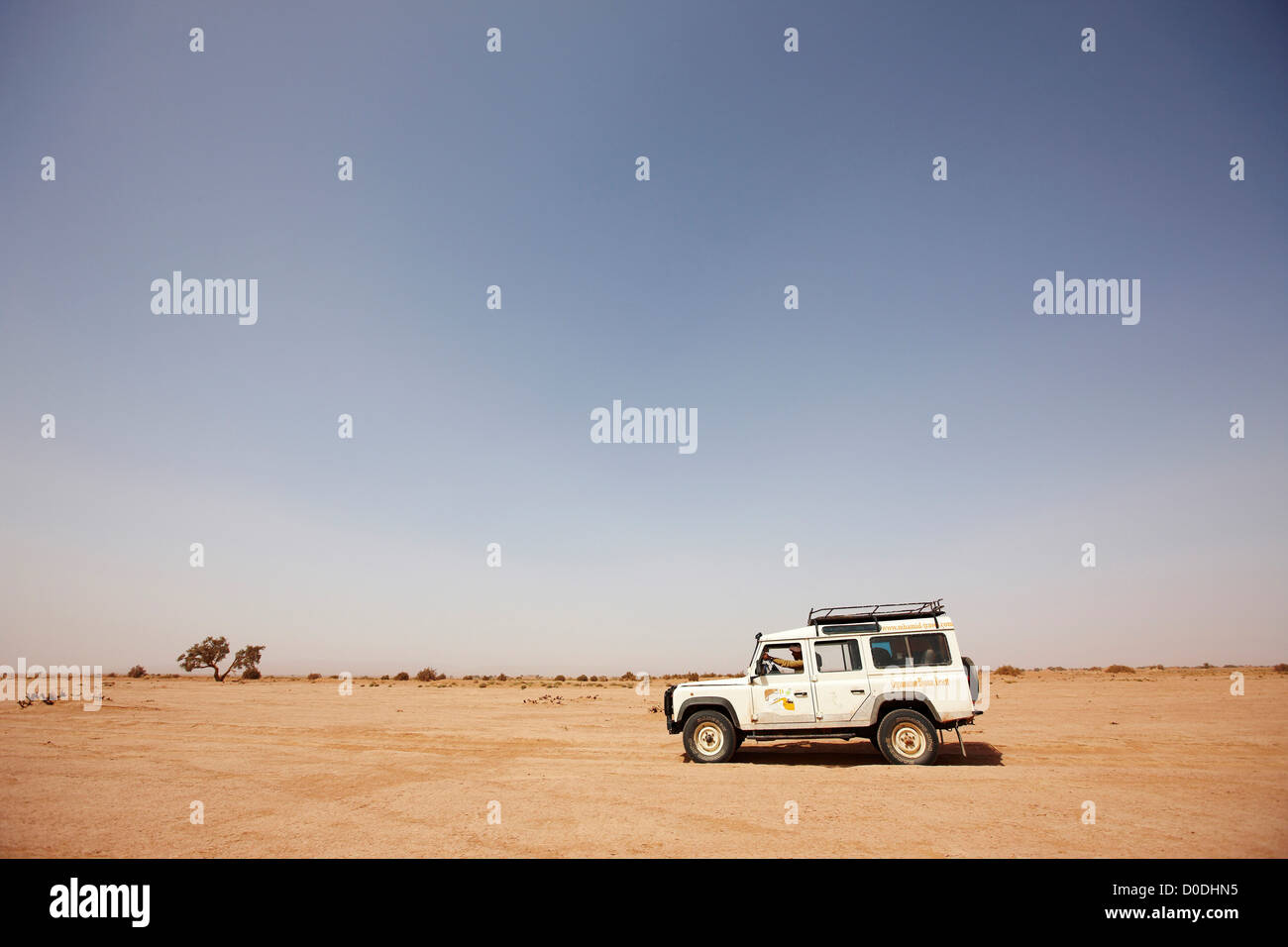 Land rover defender isolated hi-res stock photography and images - Alamy